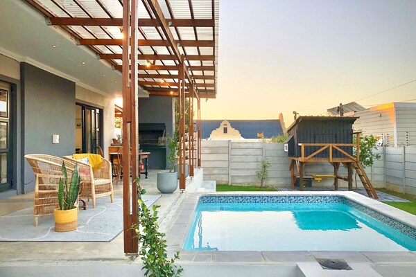 Cape Winelands Mountain View Getaway - Cape Town