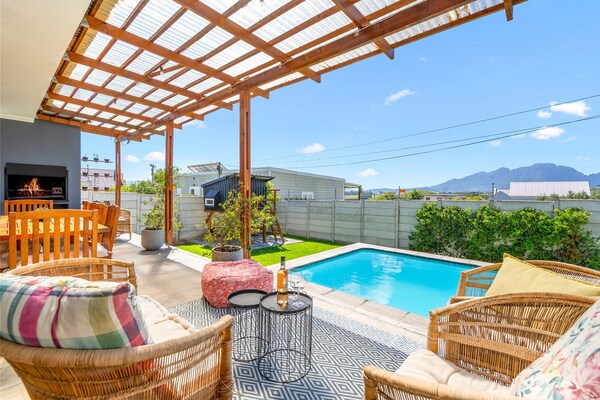 Cape Winelands Mountain View Getaway - Cape Town