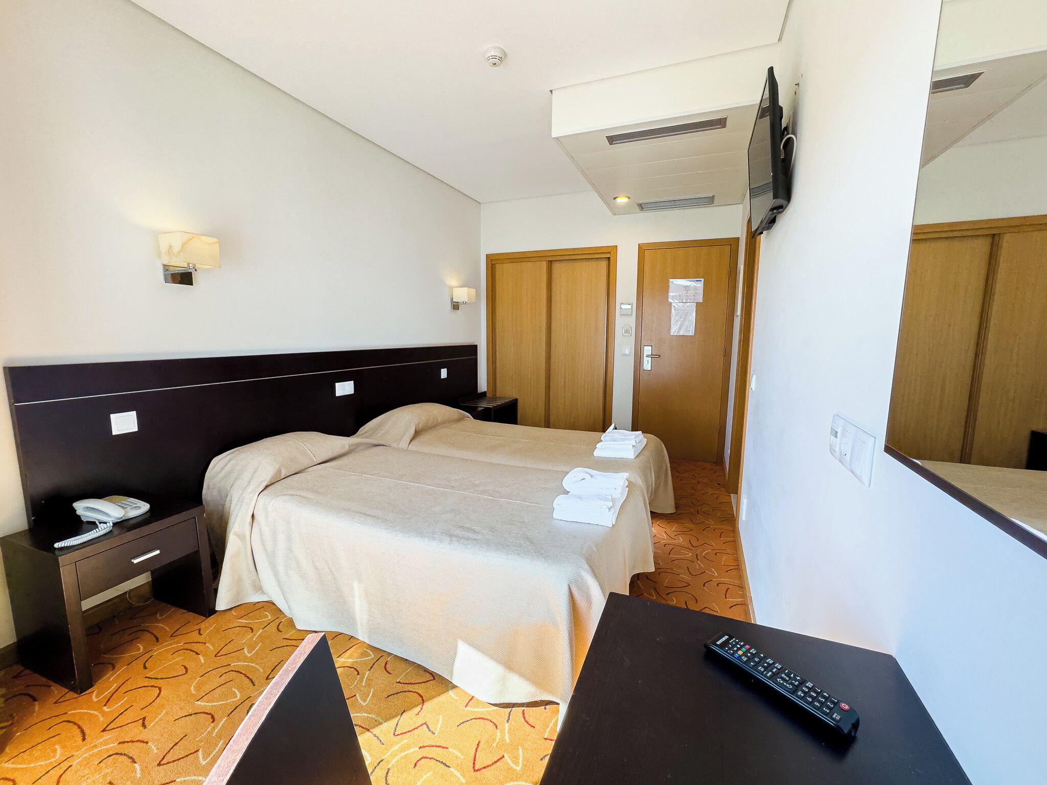 Quarto Twin Básico | Wi-fi grátis 
