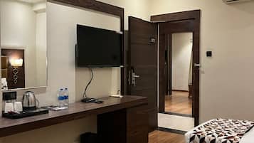 Quarto casal ou duplo luxo | Ferros/tábuas de passar roupa, Wi-Fi de cortesia