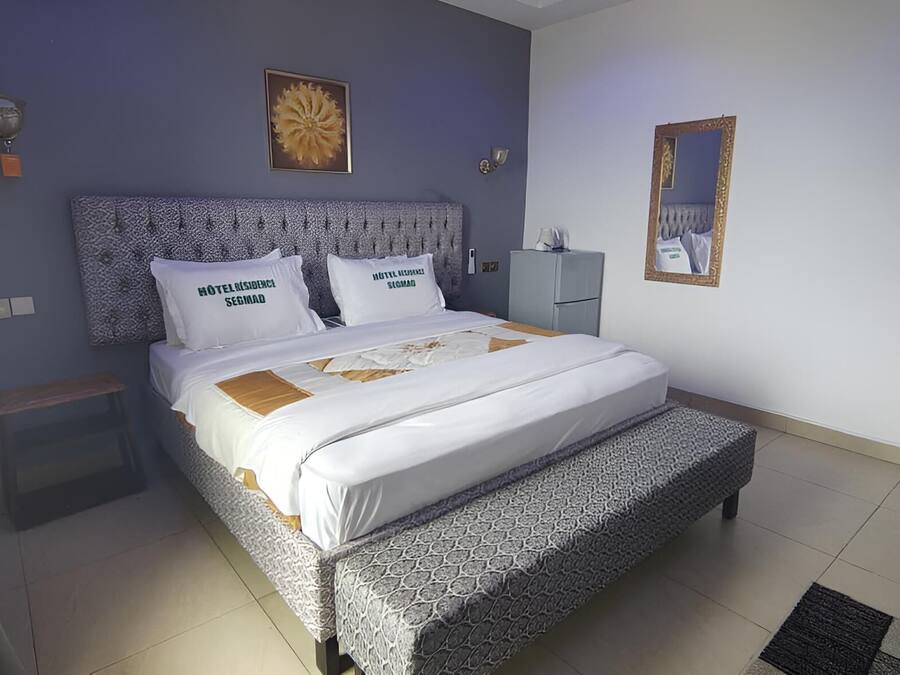 Quarto Duplo Standard, vista para o mar | Cofre no quarto, secretária