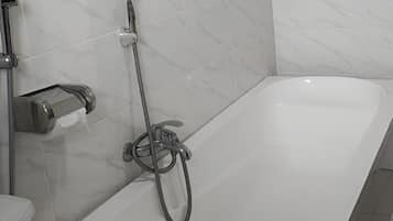 Quarto Duplo Standard, vista para o mar | Casa de banho