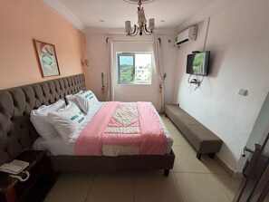 Quarto Duplo Comfort | Cofre no quarto, secretária 