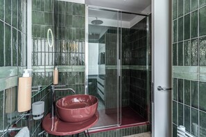Quarto Duplo Superior para 1 Pessoa | Casa de banho | Um secador de cabelo, toalhas fornecidas, sabão, champô 