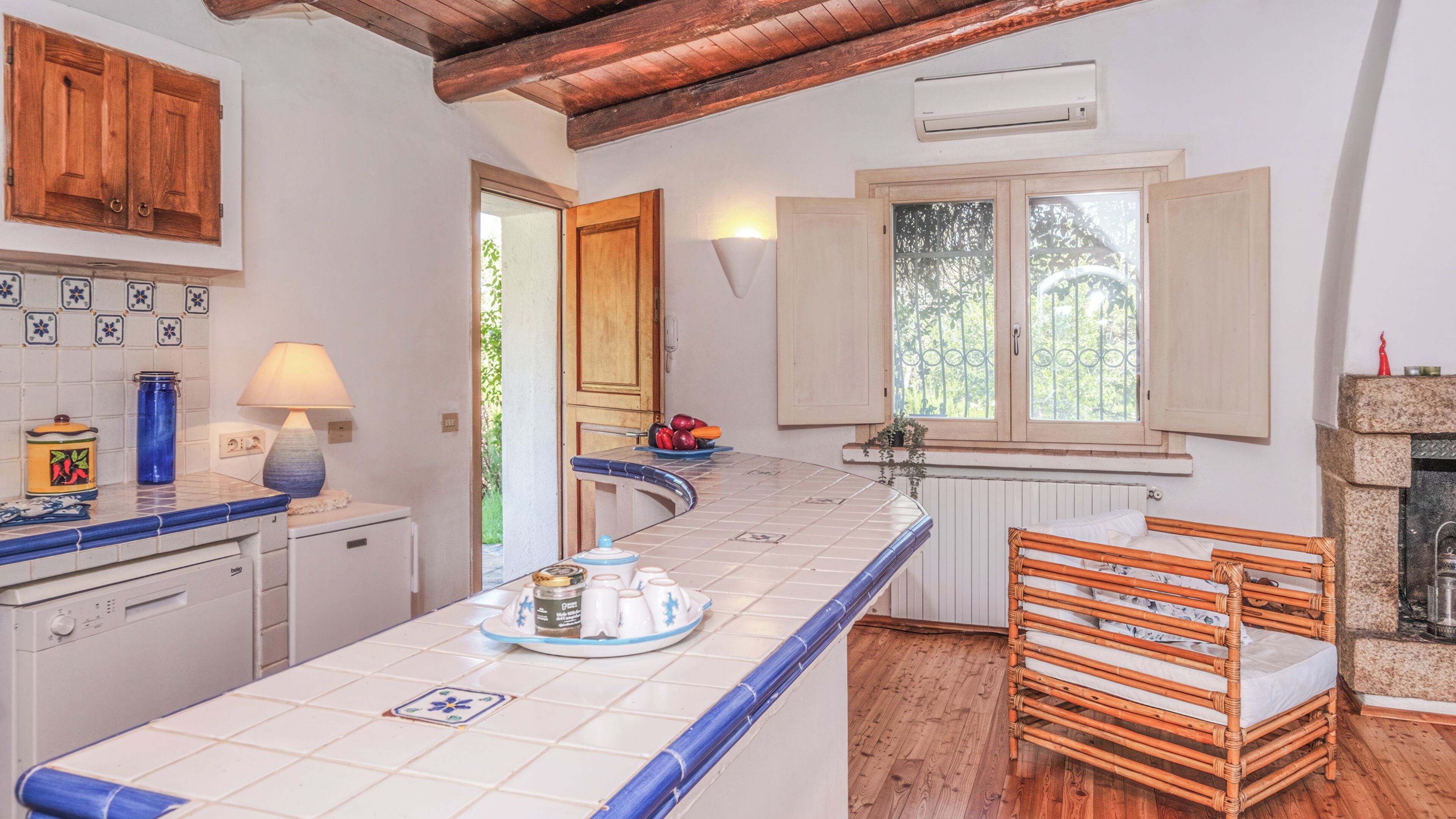 Villa, vista para o jardim | Interior