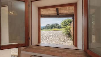 Villa, vista para o jardim | Interior