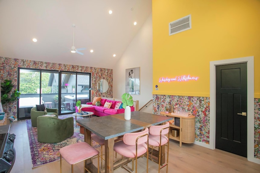Bohemian Chic Hot Tub Sleeps 12 - Nashville, TN