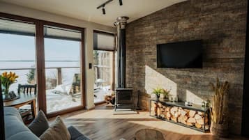 Apartamento Comfort, varanda, vista para o lago | Sala de estar