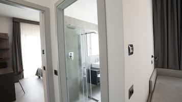 Suíte superior, sacada, vista para o mar | Parte interna