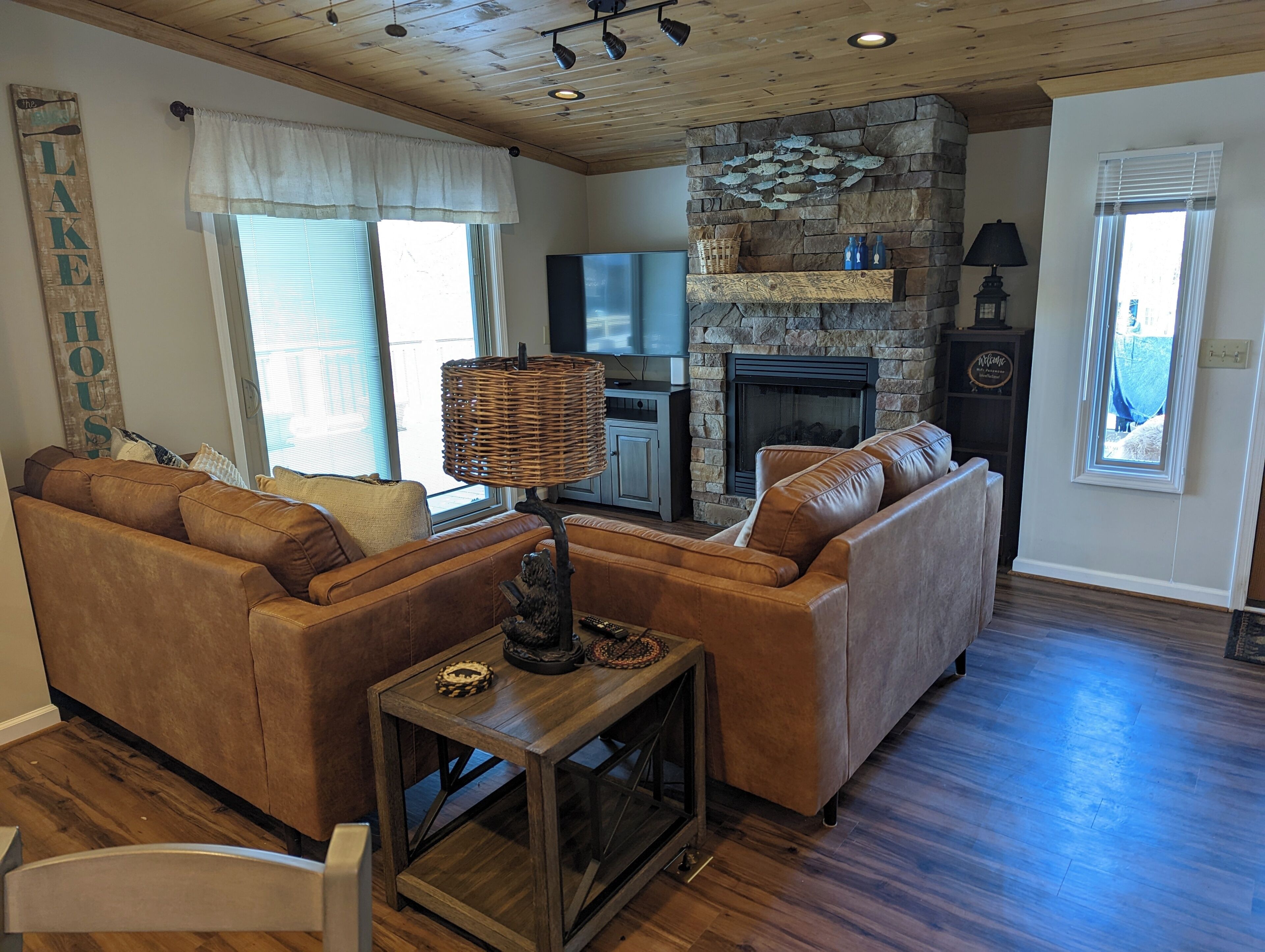 Lazy Bear At Sml -Sleeps 6, Dock, Beach, Pool, Patio, Golf, View - Smith Mountain Lake, VA