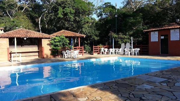 2 piscinas exteriores