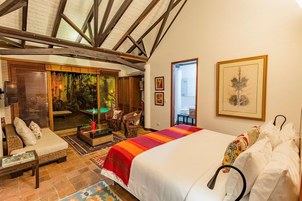 1 quarto, roupas de cama premium, edredons de pluma, frigobar
