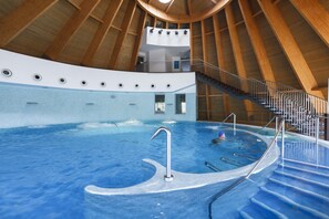 Piscina interior, piscina exterior 