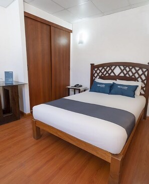 Quarto Duplo Standard, 1 cama de casal | Roupa hipoalergénica, cofre no quarto, com decoração personalizada 
