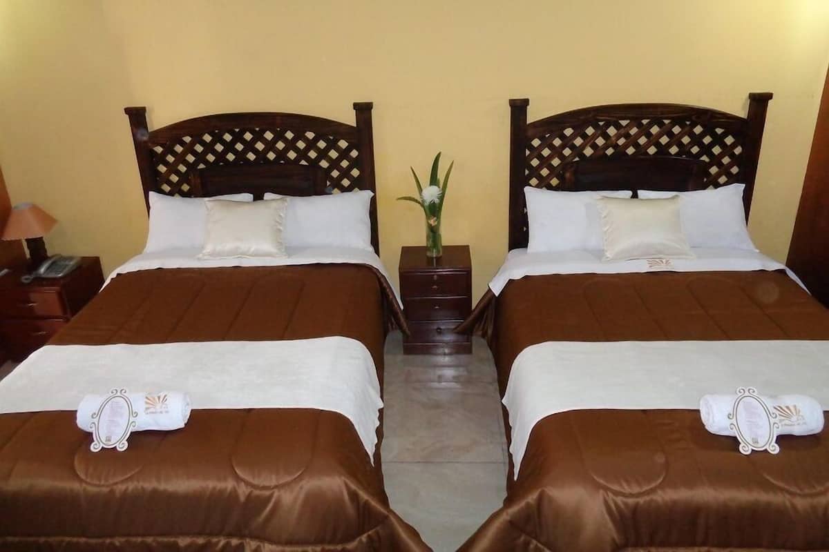 Quarto casal standard | Roupas de cama antialérgicas, cofres nos quartos