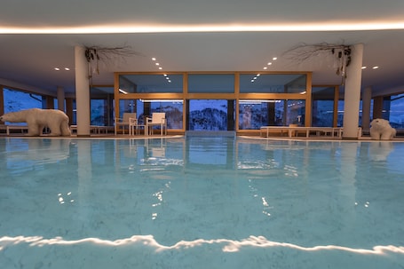 Sauna seca, banheira de hidromassagem, tratamentos corporais