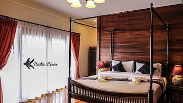 Quarto luxo | Cofres nos quartos, escrivaninha, cortinas blackout