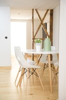 Apartamento, 1 quarto, vista para a cidade | Cozinha americana privada | Geladeira, micro-ondas, cooktop, máquina de café expresso