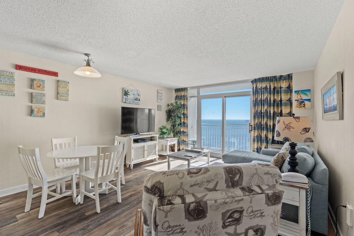 Condo, 1 Bedroom, Ocean View, Oceanfront (1720) | Sala de estar | Televisor, leitor de DVD 