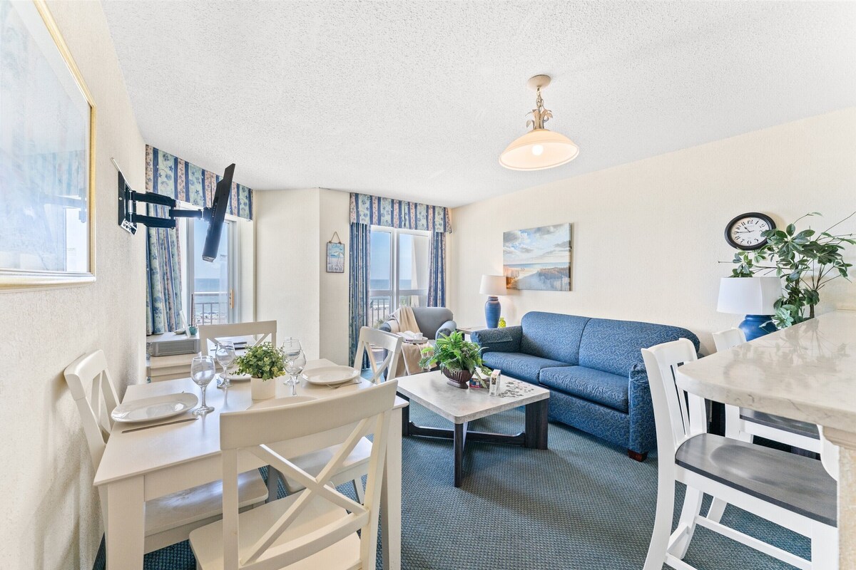 Condo, 2 Bedrooms, Ocean View, Oceanfront (333) | Sala de estar | Televisor, leitor de DVD