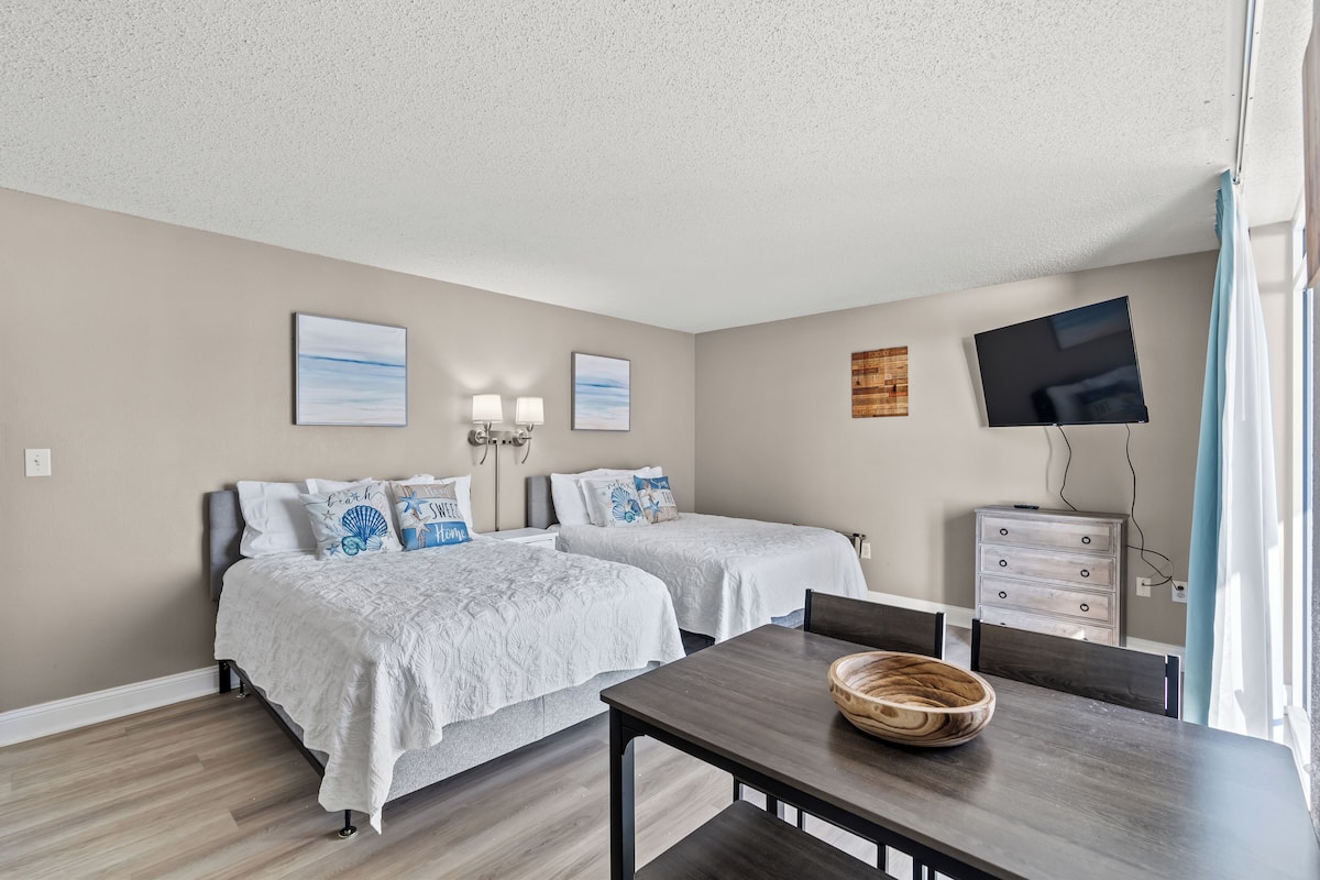 Studio, 2 Double Beds, Ocean View, Beachfront (401) | 1 quarto, Wi-fi grátis, com decoração personalizada 
