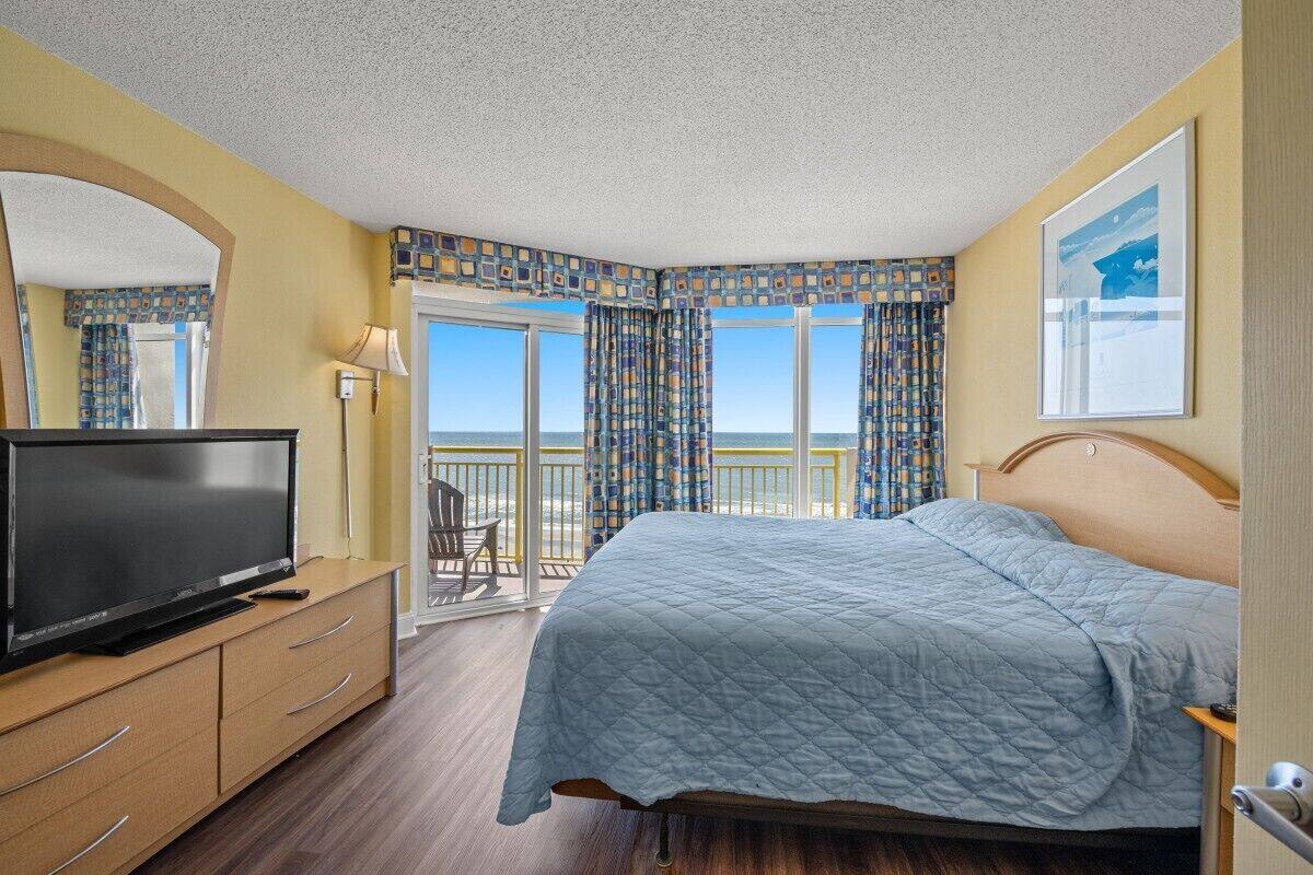Condo, 2 Bedrooms, Ocean View, Oceanfront (802) | 1 quarto, Wi-fi grátis, com decoração personalizada