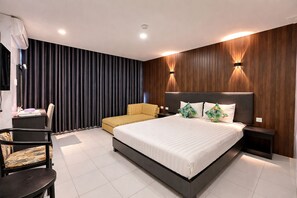 Quarto luxo | Escrivaninha, quartos à prova de som, Wi-Fi de cortesia, roupa de cama