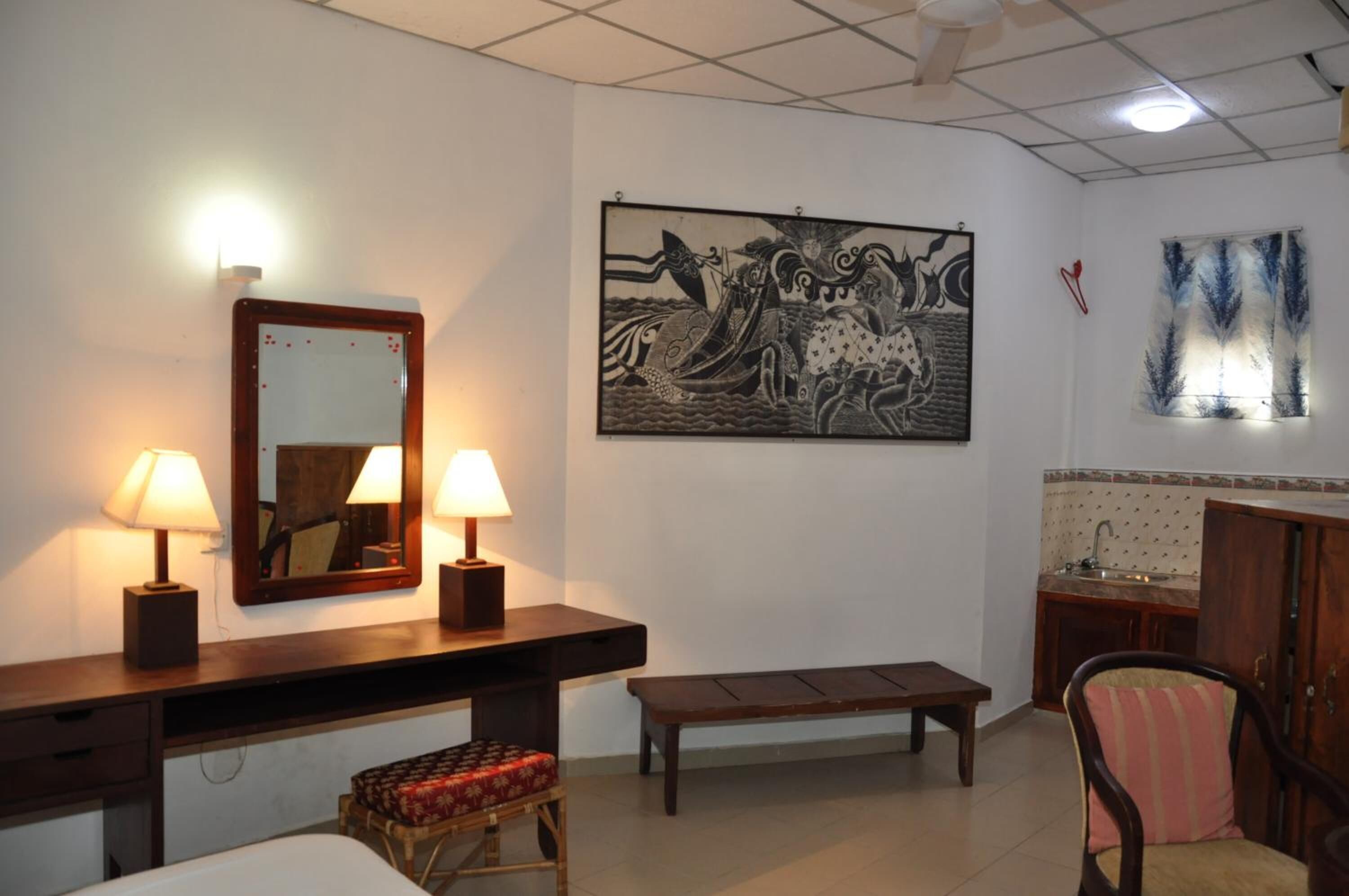 Escrivaninha, camas extras/dobráveis (sobretaxa), Wi-Fi de cortesia