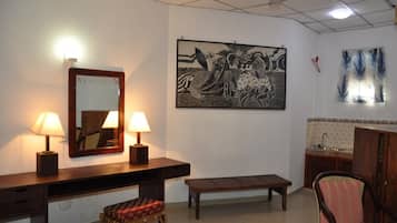 Escrivaninha, camas extras/dobráveis (sobretaxa), Wi-Fi de cortesia