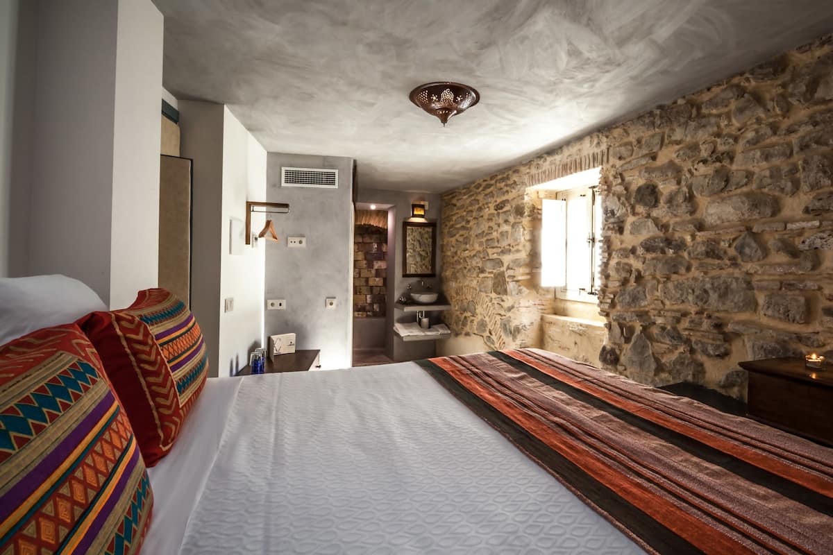 Quarto Duplo | Cofre no quarto, Wi-fi grátis, roupa de cama fornecida 