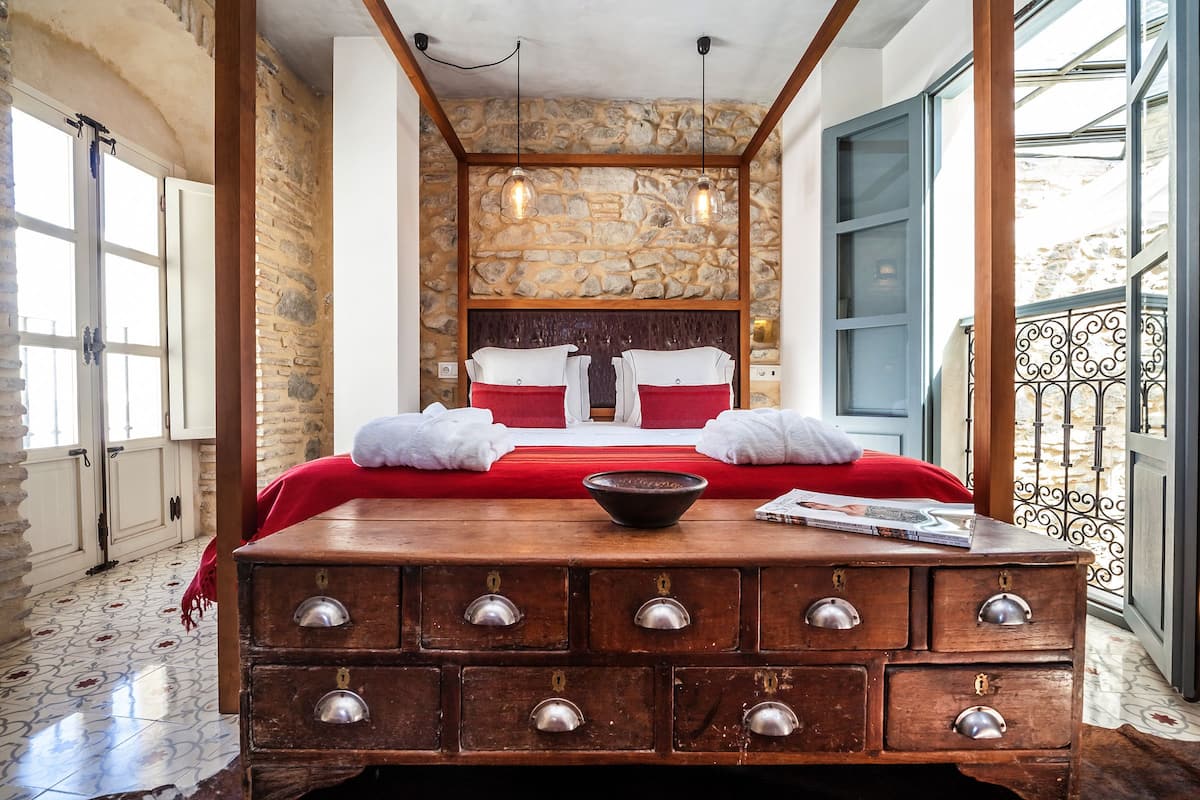 Quarto Duplo Superior | Cofre no quarto, Wi-fi grátis, roupa de cama fornecida 