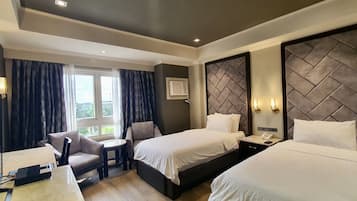Quarto Deluxe | Minibar, cofre no quarto, secretária, Wi-fi grátis