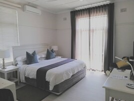 Quarto, de frente para o mar (2) | Cofres nos quartos, escrivaninha, Wi-Fi de cortesia