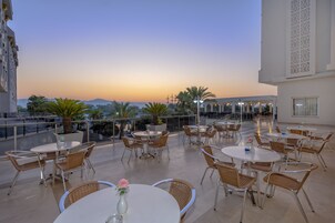 Quarto standard | Roupas de cama premium, frigobar (abastecido com itens grátis)