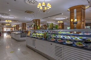 4 restaurantes, café da manhã, culinária internacional