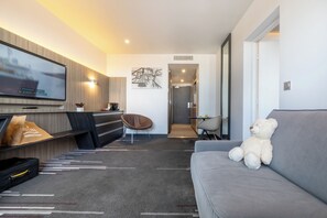Apartamento, 1 quarto | Área de estar | TV de tela plana