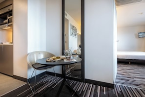 Apartamento, 1 quarto | Área de estar | TV de tela plana