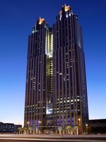 Fachada do alojamento (tarde/noite)