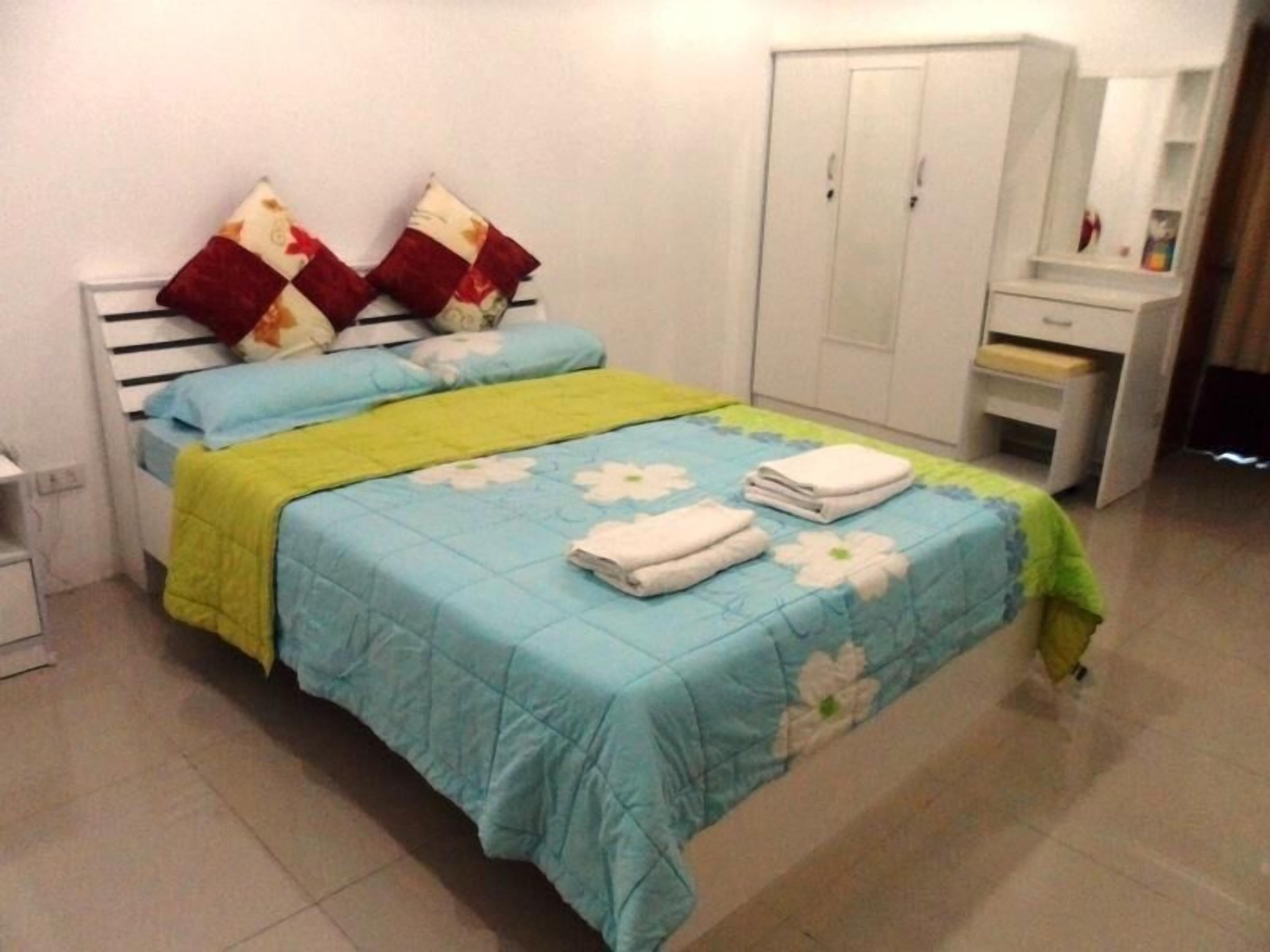 Escrivaninha, Wi-Fi de cortesia, roupa de cama