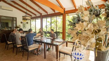 Café da manhã, almoço e jantar