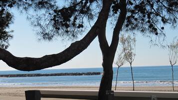 Perto da praia, praia de areia branca