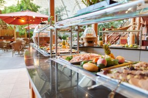 Café da manhã com buffet todos os dias (EUR 19.90 por pessoa)