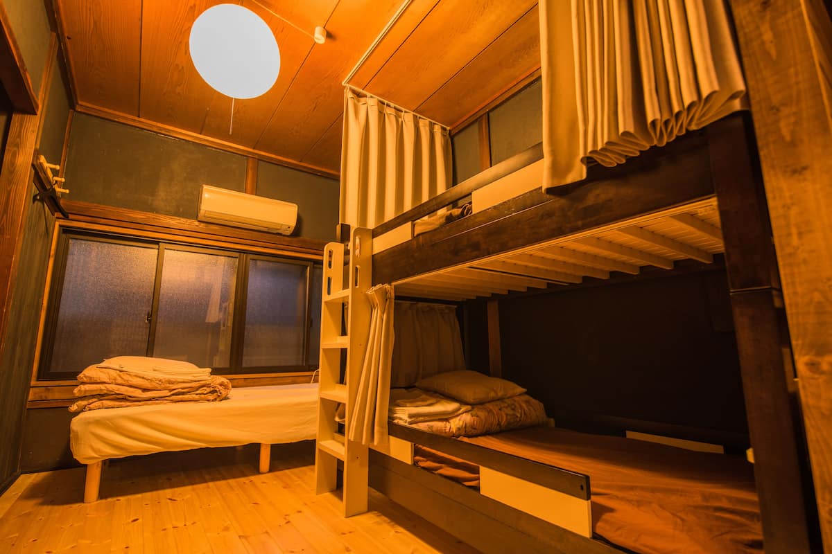 Dormitório compartilhado, somente para homens, vista para a montanha (1 bed in 3 beds) | Wi-Fi de cortesia, roupa de cama