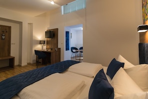 Quarto casal standard | Escrivaninha, cortinas blackout, quartos à prova de som