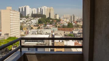 Quarto Duplo de Luxo | Roupa de alta qualidade, minibar, cofre no quarto, secretária