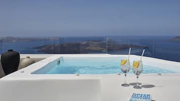 Grand Caldera View Suite with Hot Tub | Terraço/pátio interior