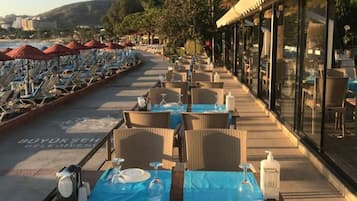 2 restaurantes, pequenos-almoços servidos, cozinha internacional