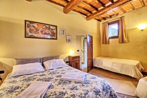 Apartamento Panorâmico, 1 quarto (Orietta 2) | Berços/camas para crianças, Wi-fi grátis, roupa de cama fornecida