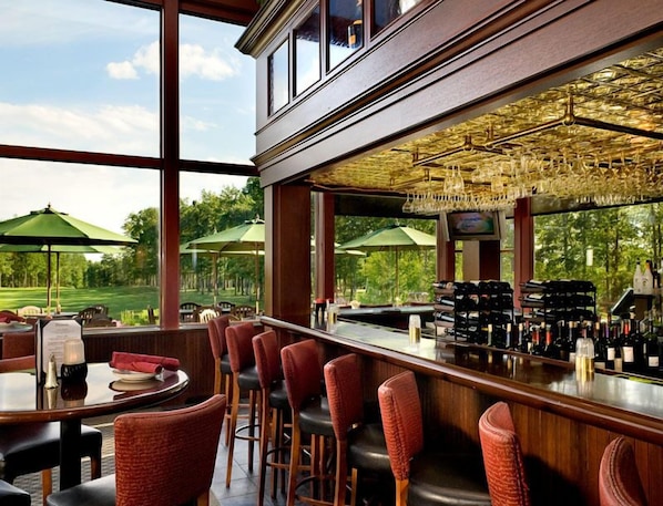 2 bares/lounges, bar de esportes