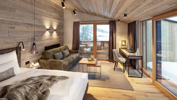 Quarto casal | 2 quartos, frigobar, cofres nos quartos, individualmente decorados